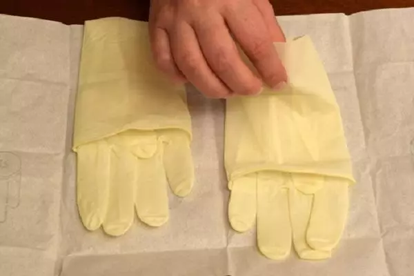 одягнути рукавички