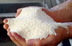 Mga uri at komposisyon ng Selitra, kung saan ginagamit ang formula ng fertilizer ng kemikal