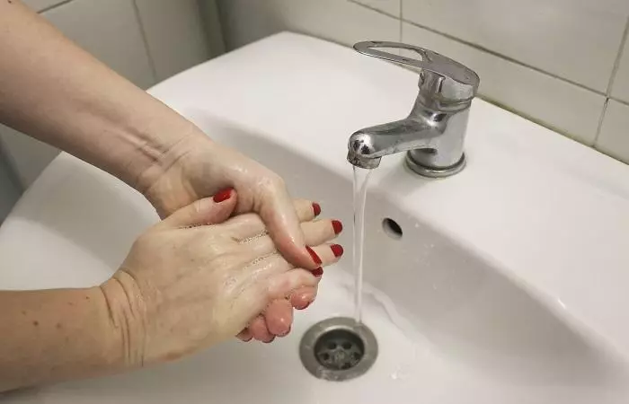 Измијте ги рацете