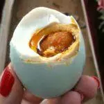 Duck Eggs: Ma gengaz e ku hûn bixwin û di kîjan formê de, feydeyê û zirarê li laşê 2855_11