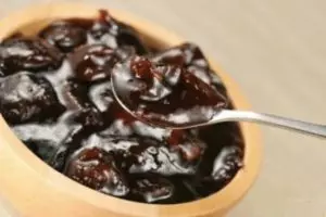 Eenvoudig recept voor het koken van jam van pruimen voor de winter
