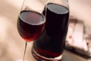 Top 3 recept, kot doma, da naredite poldrage grozdje vino