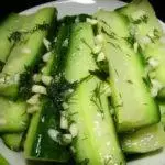 Cucumbers le garlic don gheimhreadh: na oidis is fearr le haghaidh marrations agus stóráil caomhnaithe 3391_11