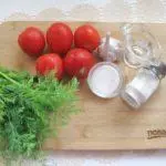 Tomat mesek kaléng: 2 anu enak dina jus tomat pikeun usum tiis 3397_1