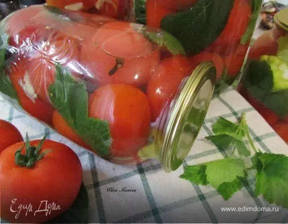 помідори очищені консервовані