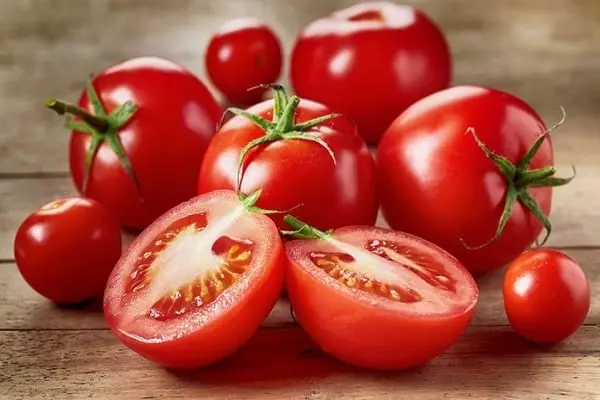 Tomate ze schneiden