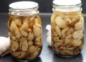 Rețetă pas cu pas pentru gătit usturoi pentru iarnă în ulei