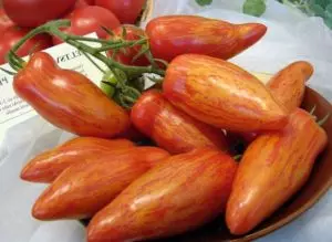 Karakteristično i opis raznolikosti delikata rajčice moskovskih, njenog prinosa