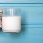 Kodėl pieno nesilaiko prostokvash: priežasčių ir ką galima padaryti