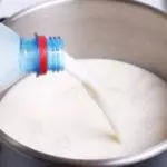 Kjemisk sammensetning av melk: som inneholder både formelen, stoffet av stoffer i gram 3700_11