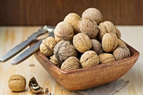 Bagaimana dan berapa banyak yang bisa Anda simpan walnut murni di rumah