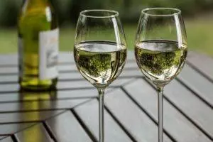 4 Lihtne retsept veini keetmiseks rohelistest viinamarjadest kodus