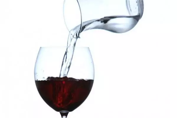 Ujë në verë