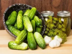 Top 9 recepten van ingeblikte komkommers zonder azijn voor de winter