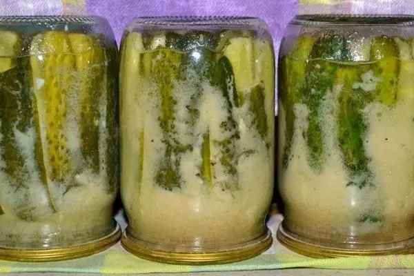 Ntse cucumbers nyob rau hauv mustard sau