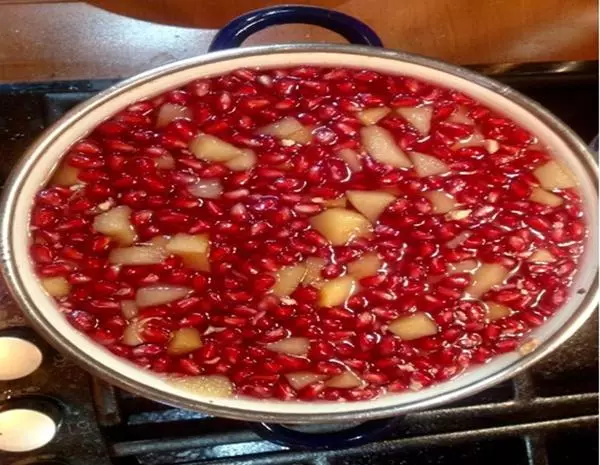 Pomegranate Jam kun cidonio