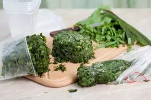 13 pinakamahusay na mga recipe para sa mga greens billet sa bahay para sa taglamig