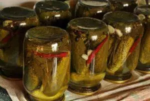 Receta më e mirë për kastravecat pickling me piper zile për dimër
