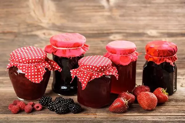 Rasipibẹri pẹlu strawberries