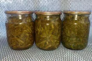 15 najboljših receptov za izdelavo marinirane zelene čebule za zimo