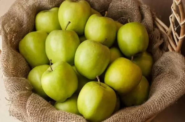 I-Apple jam enama-apricots omisiwe ebusika: Izindlela zokupheka ezi-5 ezinezithombe