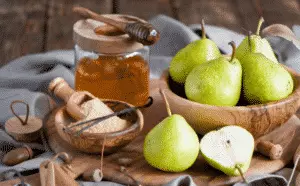 Enkelt recept för att göra päron sylt i en långsam spis för vintern