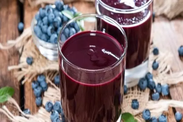 Compóid le blueberries agus cainéal
