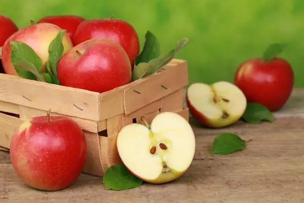 Ябълки в кошницата