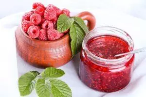 Manyan girke-girke 6 don yin rasberi jam tare da duka berries