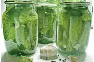 শীতের জন্য মসলাযুক্ত cucumbers marinating জন্য রেসিপি