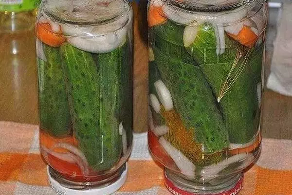 Komkommers met rowan voor de winter: 4 beste recept voor voorbereiding, bewaring opslag