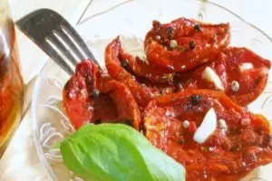 Recepti za granicu sušenih rajčice za zimu iz Julia Vysotsky