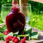 Anggur tina céri sareng raspberry di bumi: Resep persiapan anu sederhana 5492_4