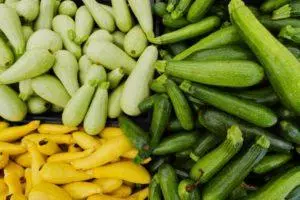 Jungrainian အတွက် zucchini အတွက် Canning Zucchini အတွက်ရိုးရှင်းသောစာရွက်