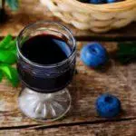 Mustikka Viini: 4 Yksinkertainen resepti ruoanlaittoon kotona 5530_1