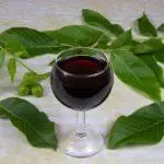 녹색 호두에서 와인 : 요리법 요리 및 보관 방법 5561_3