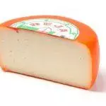 Овчо млеко сирење: Топ 4 видови и наслови, бенефиции и штета на телото 5621_3