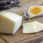 Овчо млеко сирење: Топ 4 видови и наслови, бенефиции и штета на телото 5621_4