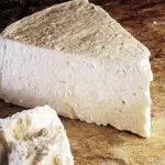 Овчо млеко сирење: Топ 4 видови и наслови, бенефиции и штета на телото 5621_9