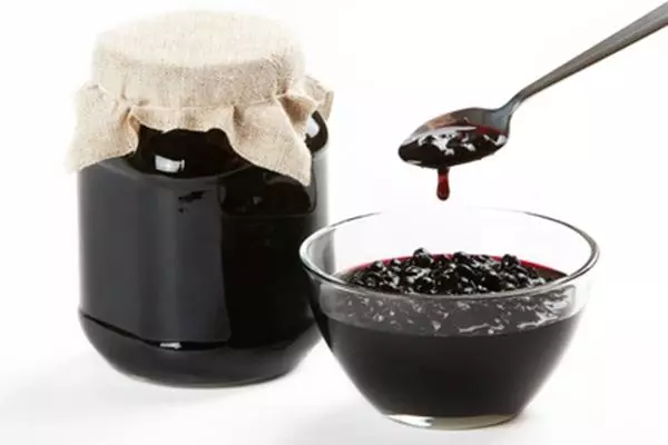 Blueberry jam katika jar imefungwa