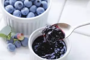 Einfach Rezept fir ze kachen Jam aus Blueberries fir de Wanter