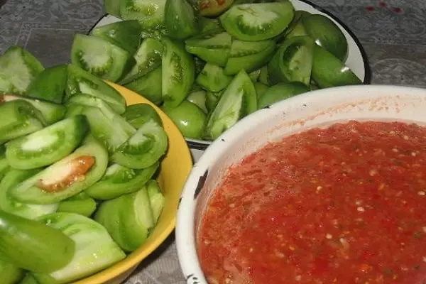 Tomater i Adzhik