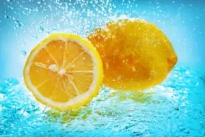 Wat is nuttige en schadelijke citroen voor het menselijk lichaam, eigenschappen en contra-indicaties