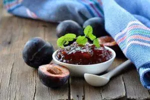 6 przepisów gotowania Plum Jam-pięć minut na zimę