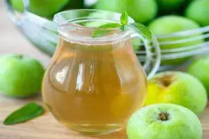Step-by-step recipe for cooking compotes from apples without sugar for the winter