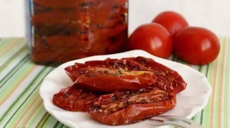 Pomidoru boğmaq