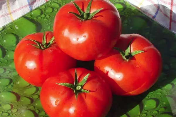 Dideli pomidorai