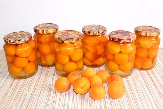 Apricots hauv syrup