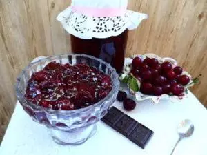 Step-by-step recipe para sa Cherry Jam sa Chocolate na may Cocoa at Brandy para sa Winter