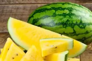 Sind Wassermelonen mit einem gelben Zellstoff innen, wie heißt der Noten und die Besonderheiten des Wachstums?